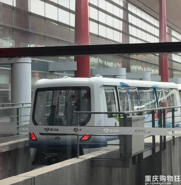 连接重庆江北国际机场T3A和T3B的捷运系统列车，到底长啥样子-买车用车-重庆购物狂