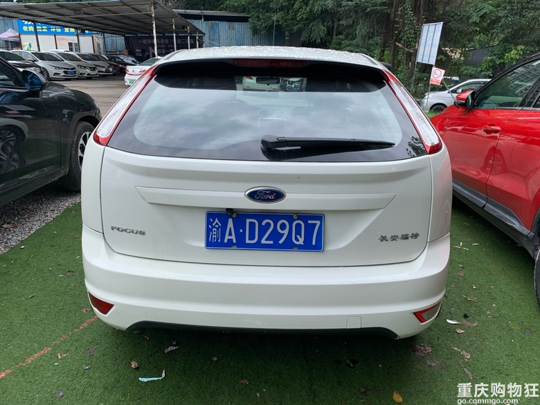 FORD/福特经典福克斯两厢15年3月上牌白色2万多-重庆二手车-重庆购物狂