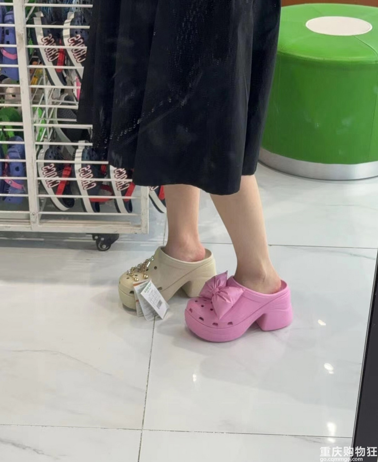 Crocs人鱼鞋三选一，姐妹们觉得哪个颜色更好搭好看些？-潮流消费-重庆购物狂