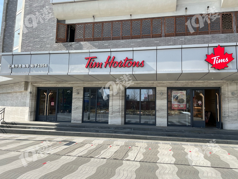 少年路有些店开业了哎！包括Tims!不过还是有一半商铺空着-讲空头-嘉兴19楼