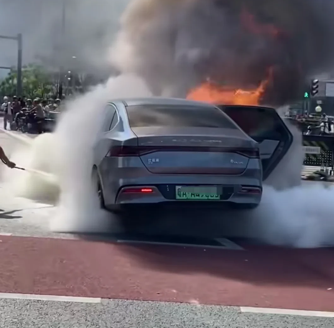 BYD又火了！又一新能源汽车，发生起火燃烧-台州汽车-台州19楼